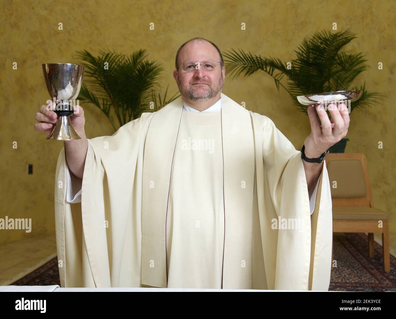 Father jeffrey hi-res stock photography and images - Alamy