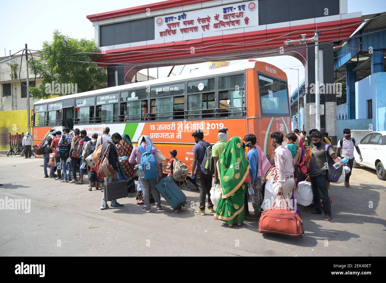 Migrants from Mumbai board buses to arrive their native villages during ...