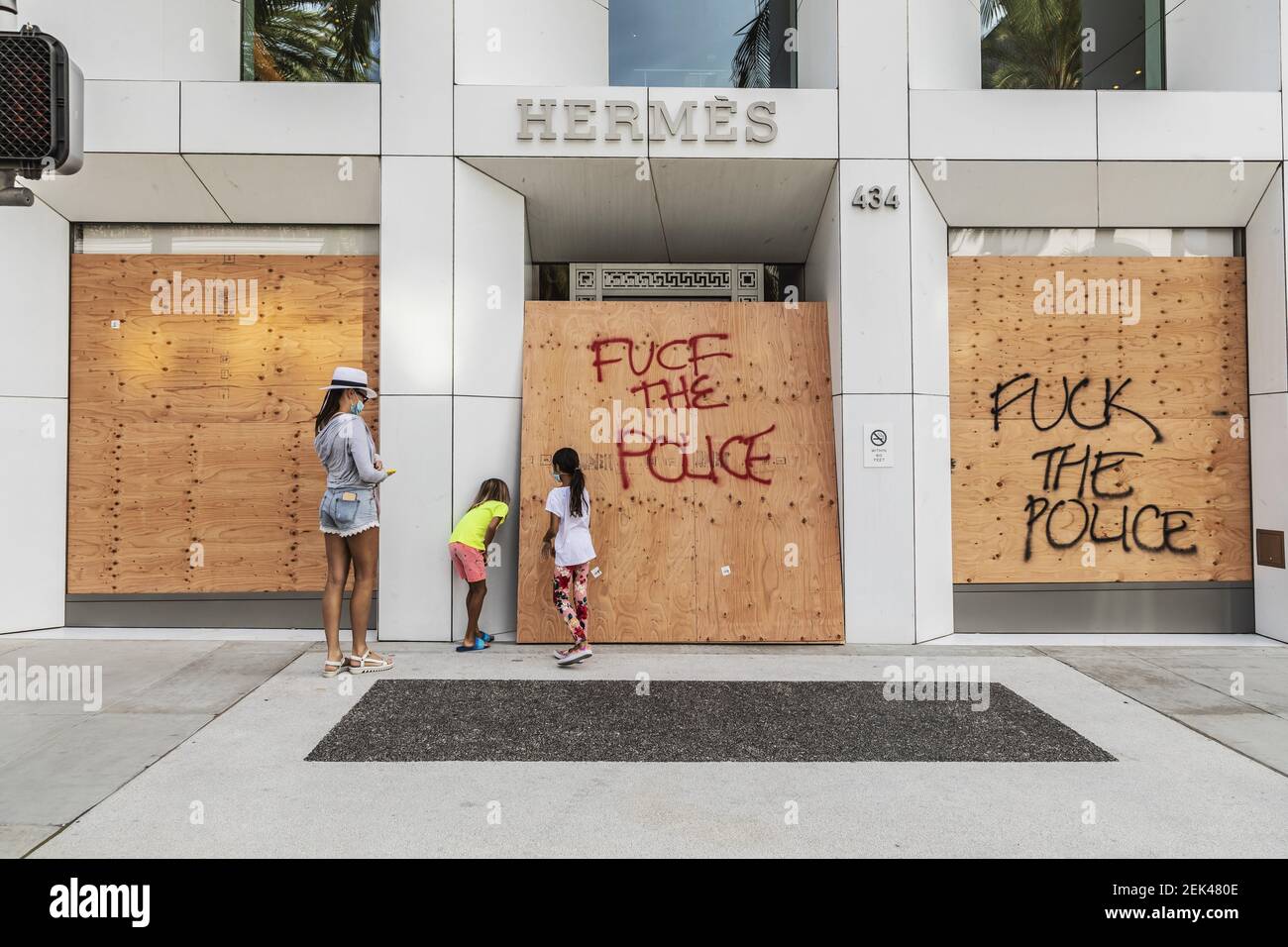Rodeo Drive in Beverly Hills after being looted. Rioting and looting ...