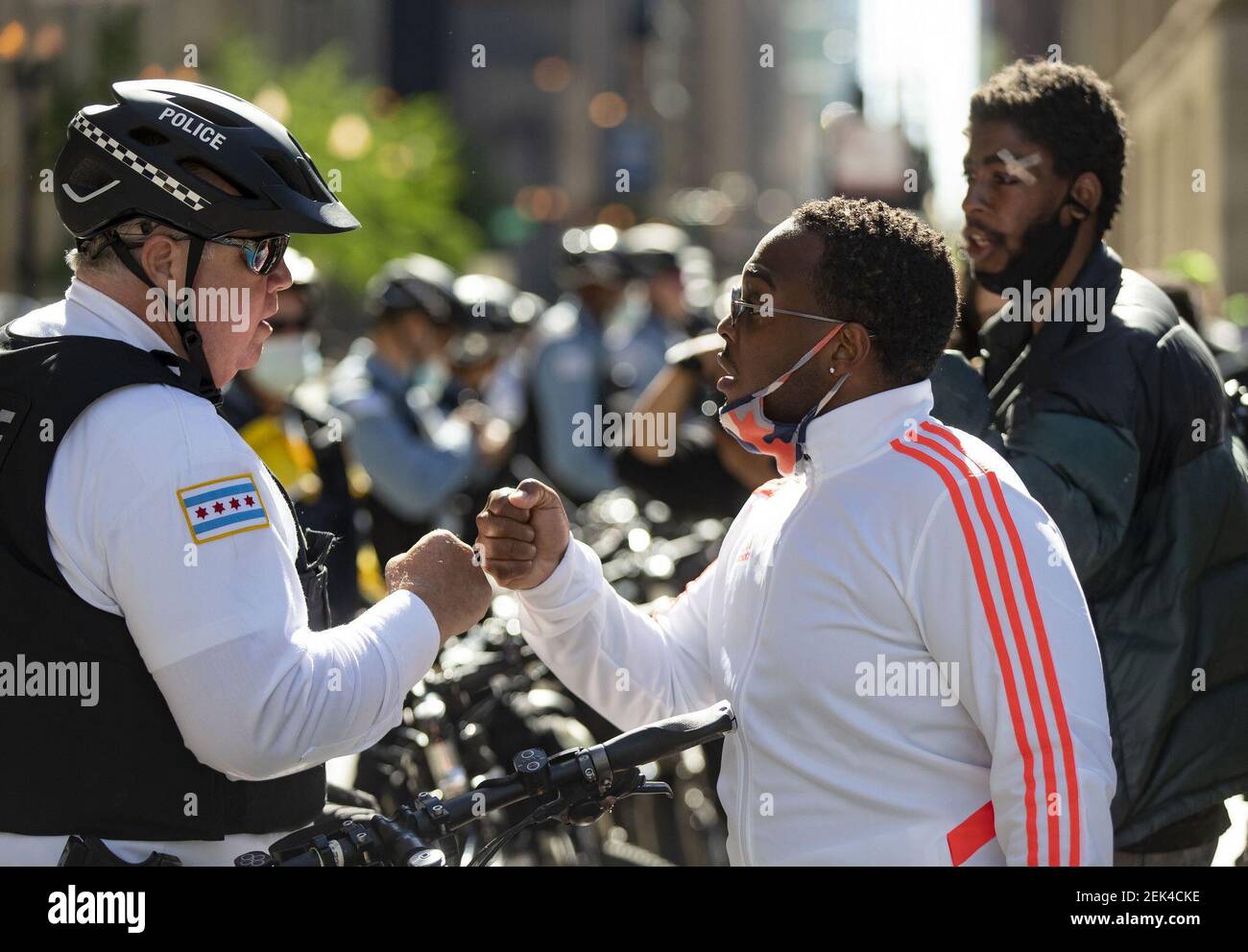 Jamel Franklin fist bumps and talks with a Chicago police lieutenant ...