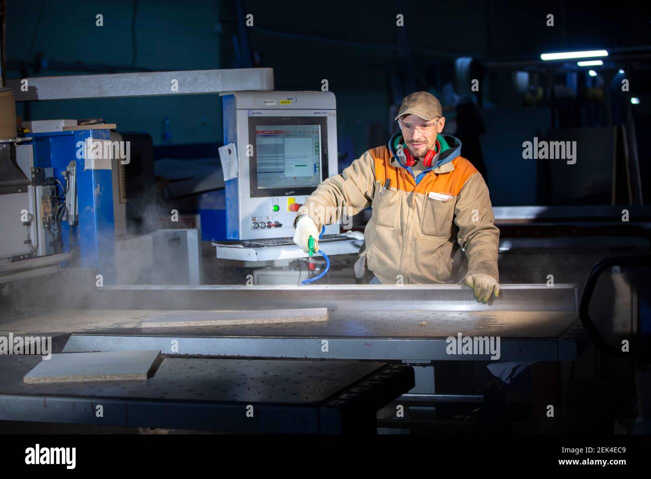Manufacturing operative hi-res stock photography and images - Alamy