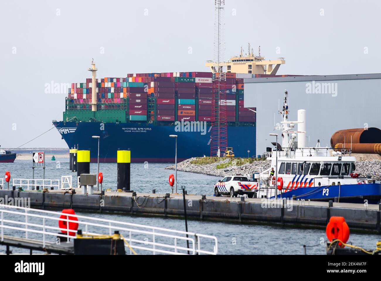 ROTTERDAM , 03-06-2020, Grootste containerschip ter wereld HMM ...