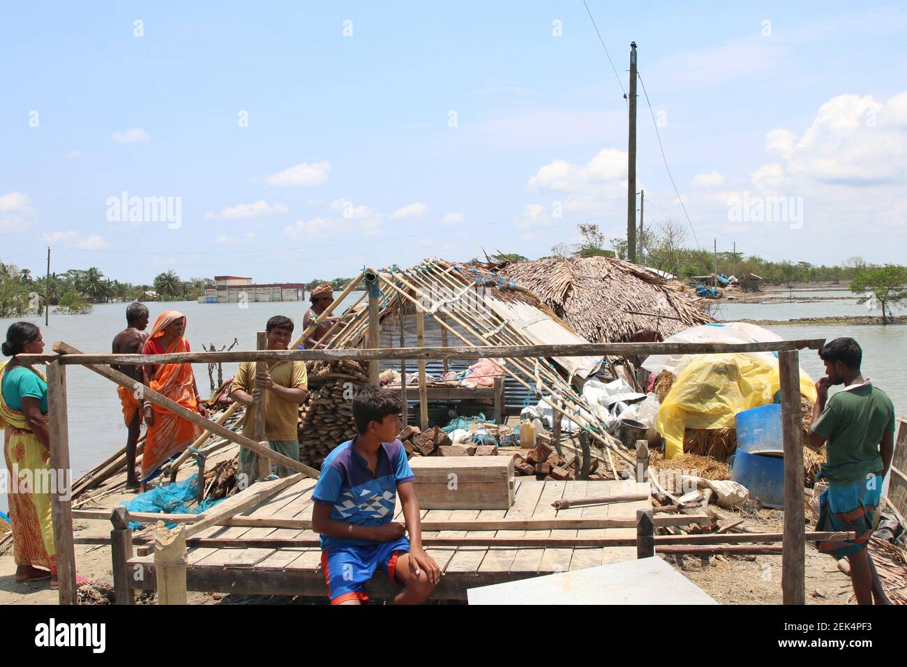 People making temporary shelters on the embankment after the landfall ...