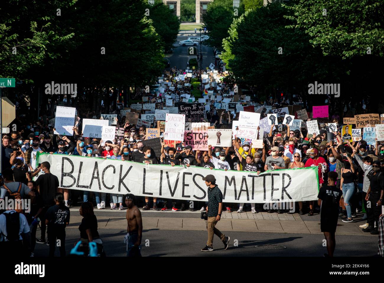 Demonstrators stop at the Tennessee State Capitol during a protest ...