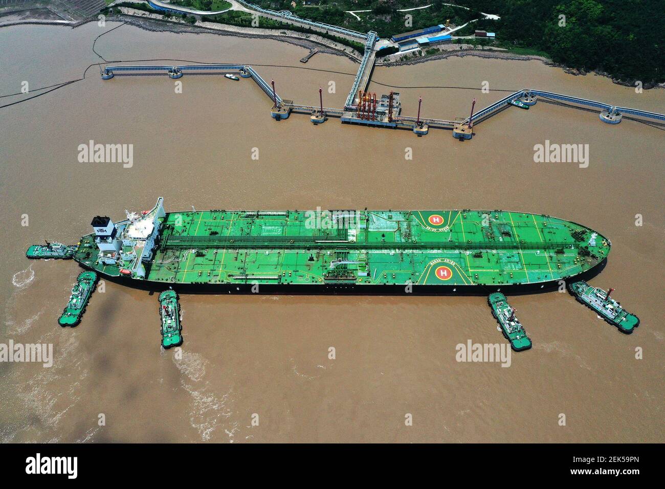 A VLCC£¨very large crude carrier£©MARAN ARIES which comes from Greek ...