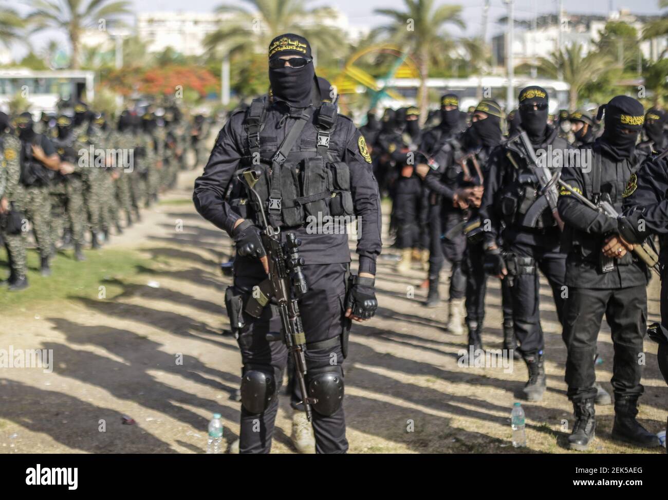Members of the Palestinian Islamic Jihad militant group participate in ...