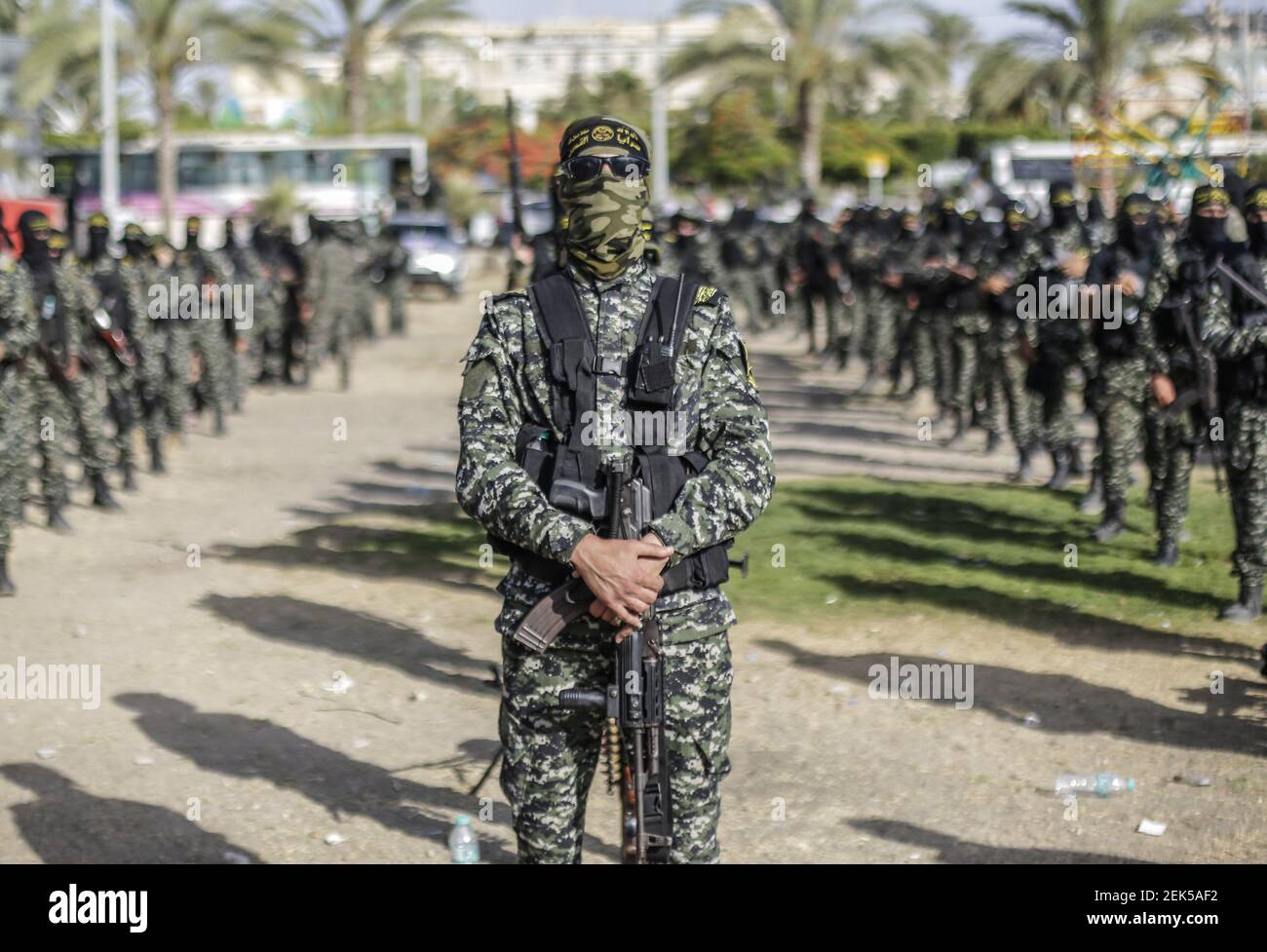 Members of the Palestinian Islamic Jihad militant group participate in ...