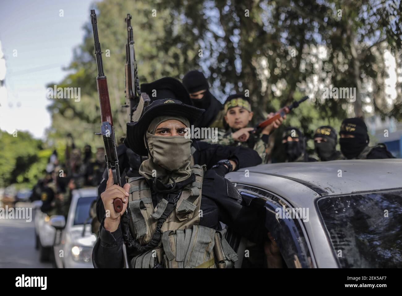 Members of the Palestinian Islamic Jihad militant group participate in ...