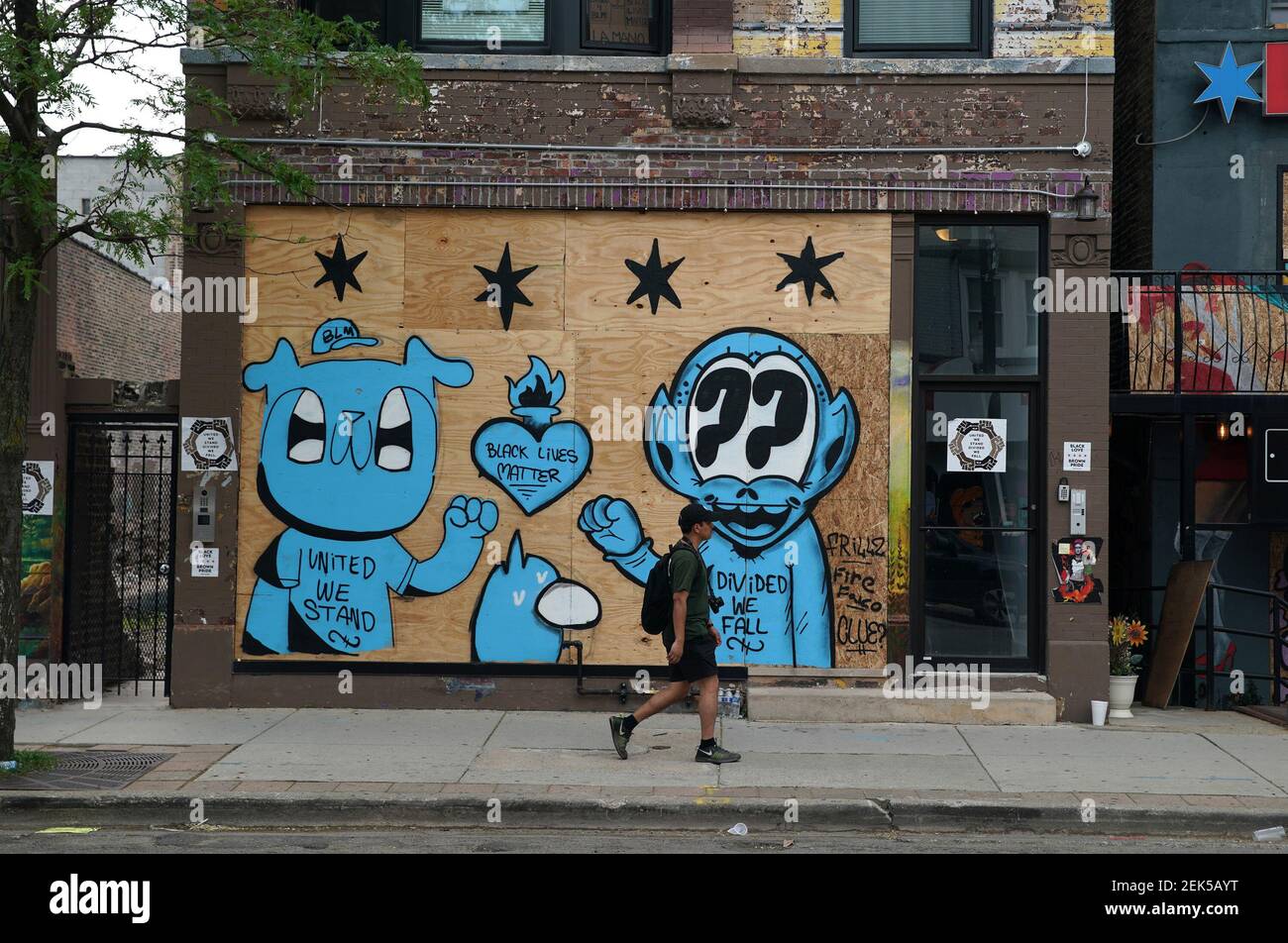 Obras de arte que cubren fachadas cerradas a lo largo de 18th St., en ...