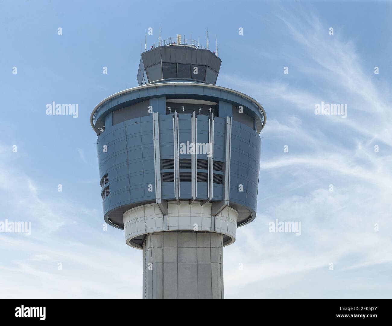 Air traffic control tower at laguardia airport hi-res stock photography ...