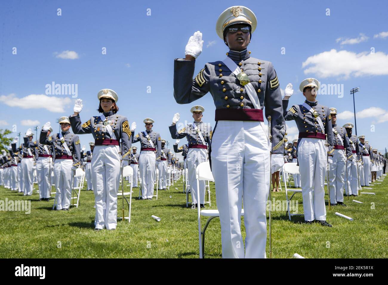 United States Military Academy graduating cadets take their oath at the ...
