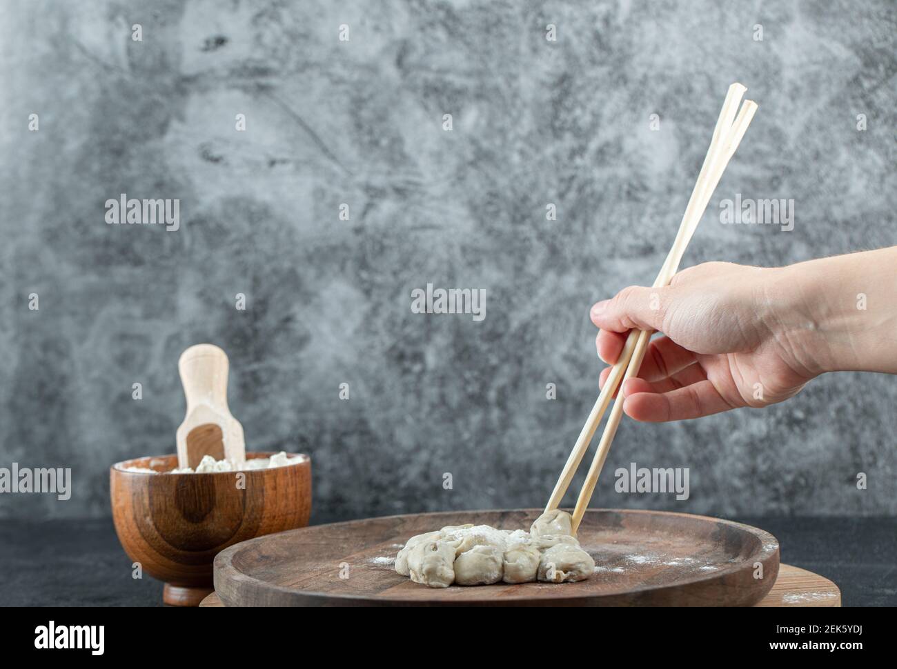 Dumpling chopstick hi-res stock photography and images - Alamy