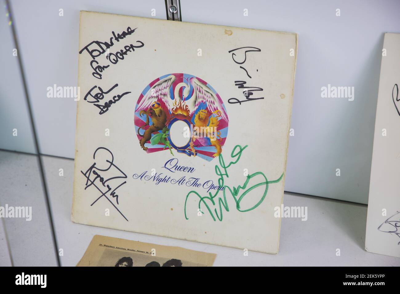 Queen signed album. 1975 A Night at the Opera. Music Icons auction ...