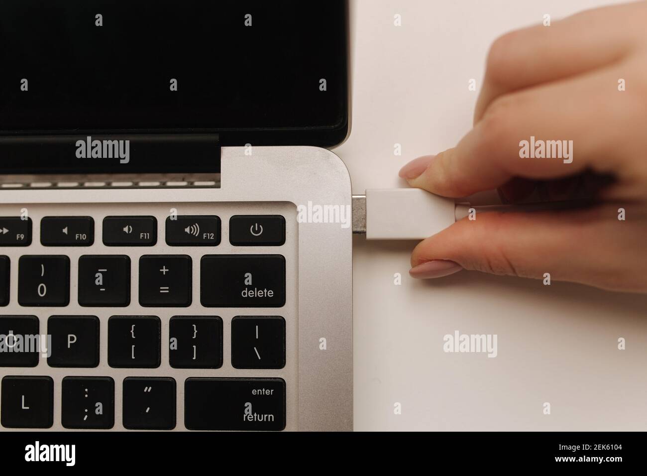 Woman hand holding usb flash hi-res stock photography and images - Alamy