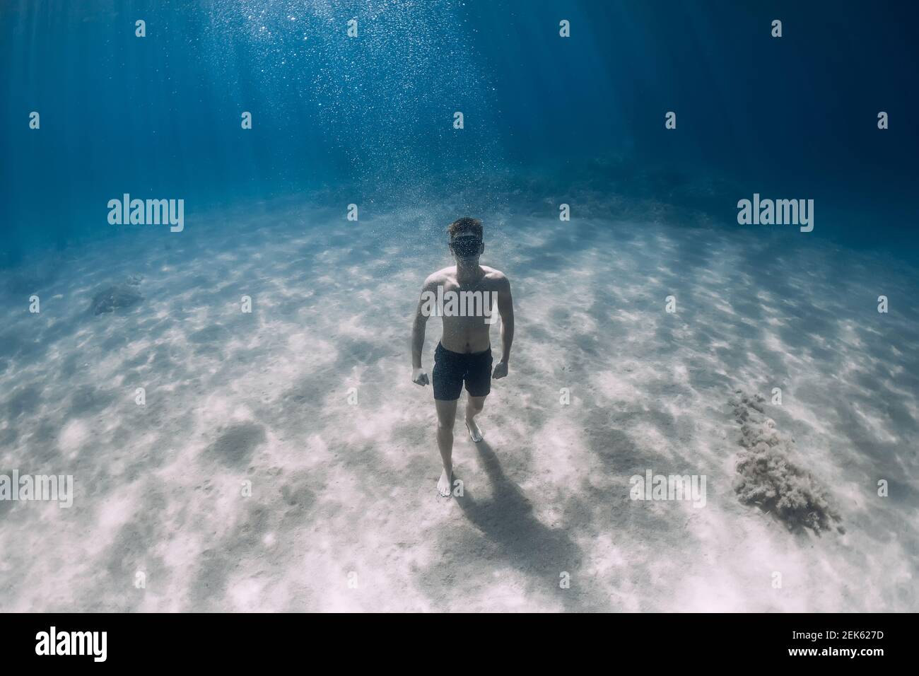 Freediving on sea male freediver hi-res stock photography and images ...