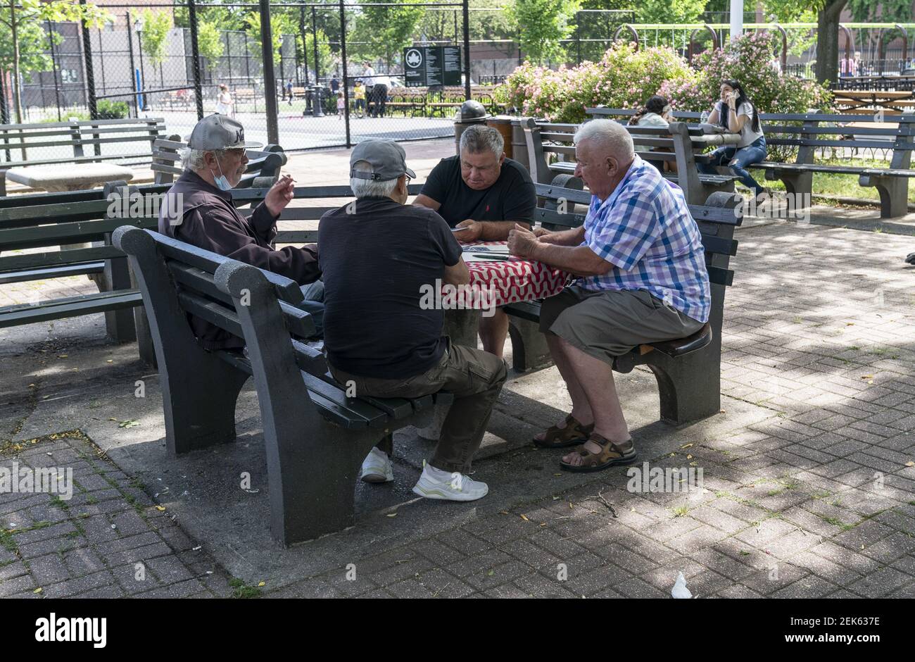 People defy mayor's executive order on closed playgrounds and started ...