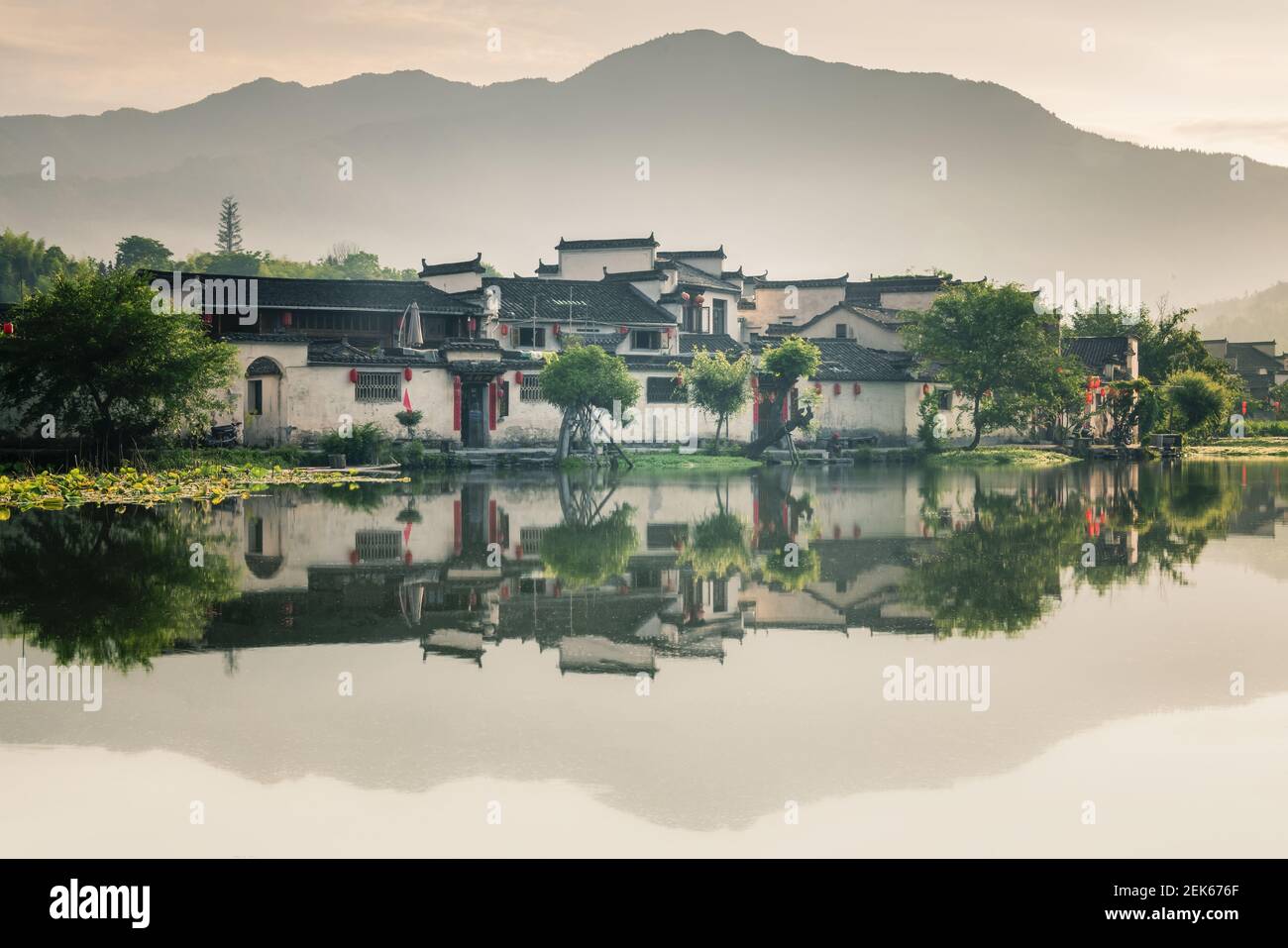 Undated photos show the amazing scenery of Hongcun Village, looks just ...