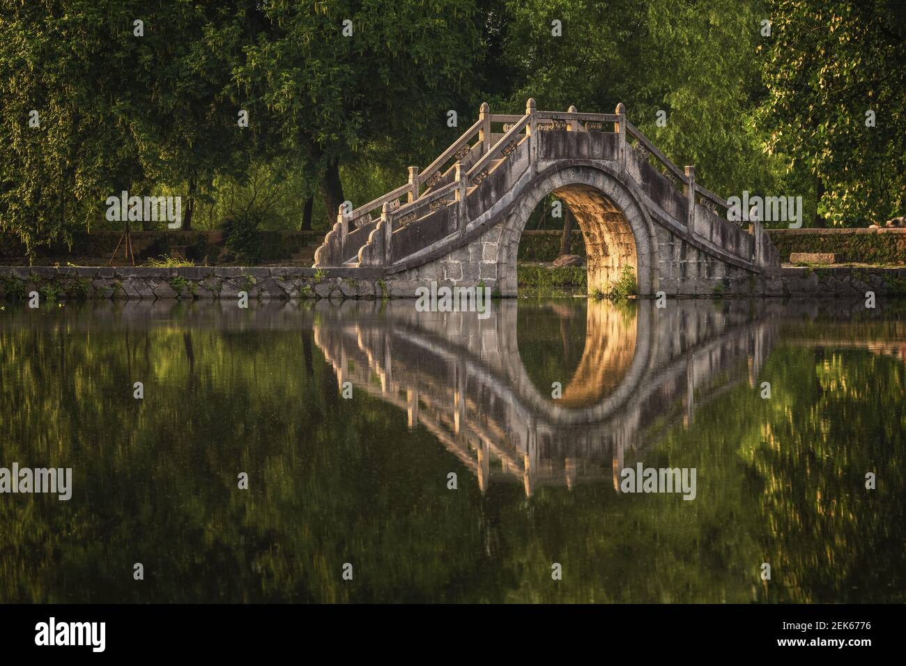 Undated photos show the amazing scenery of Hongcun Village, looks just ...