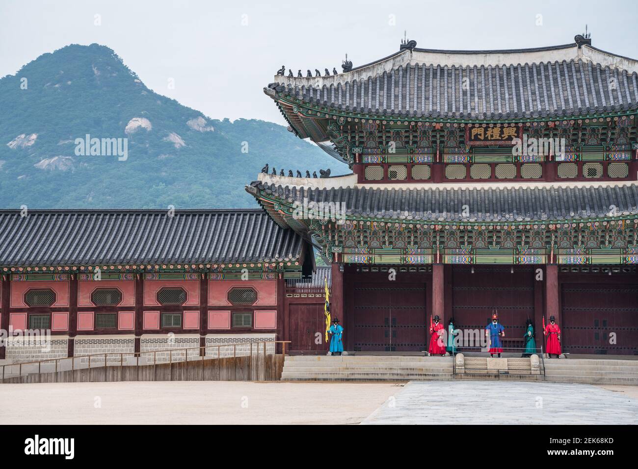 Guards of Gyeongbokgung Palace wearing face masks with traditional ...