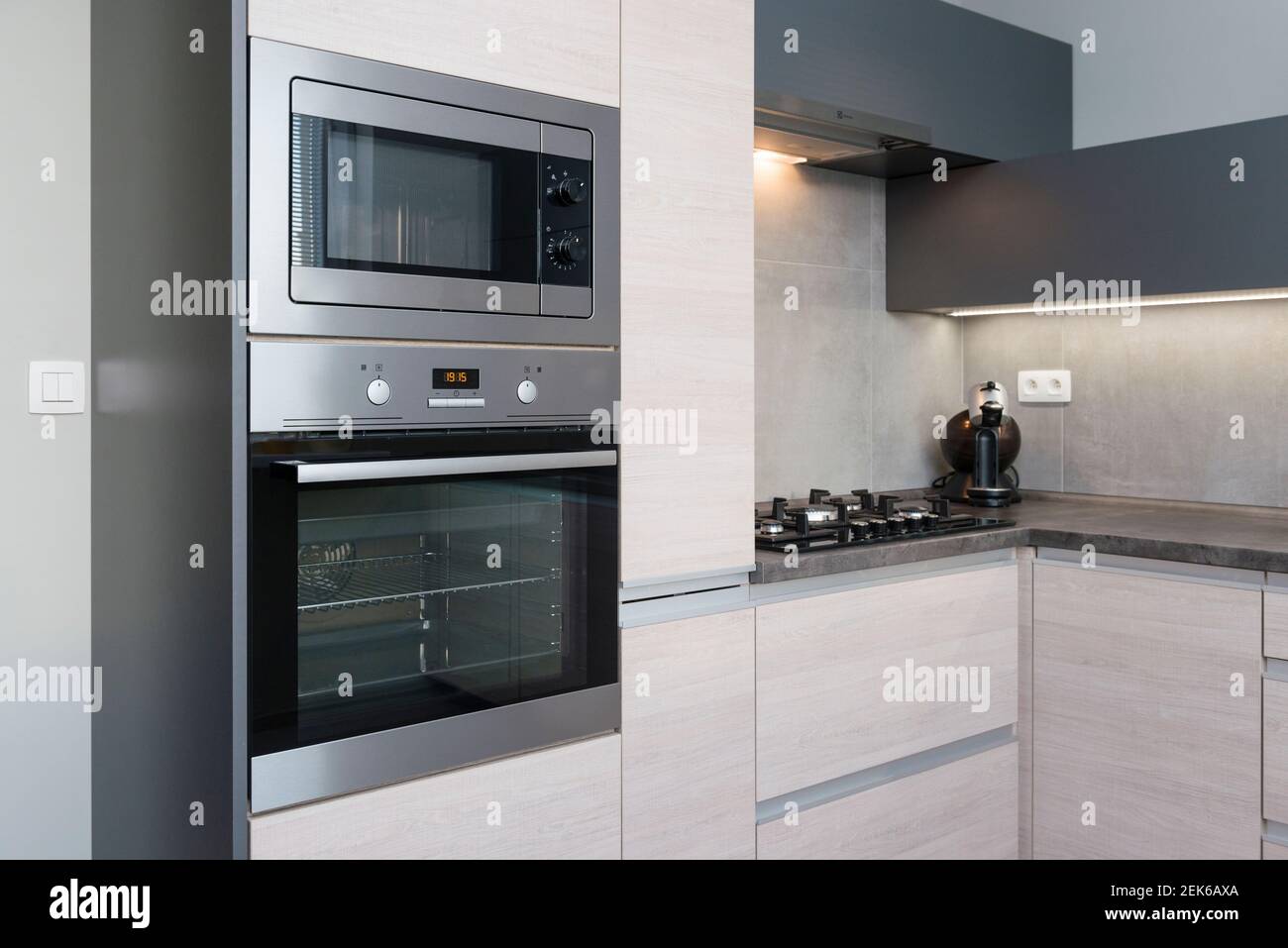 Elegant and comfortable kitchen interior Stock Photo - Alamy