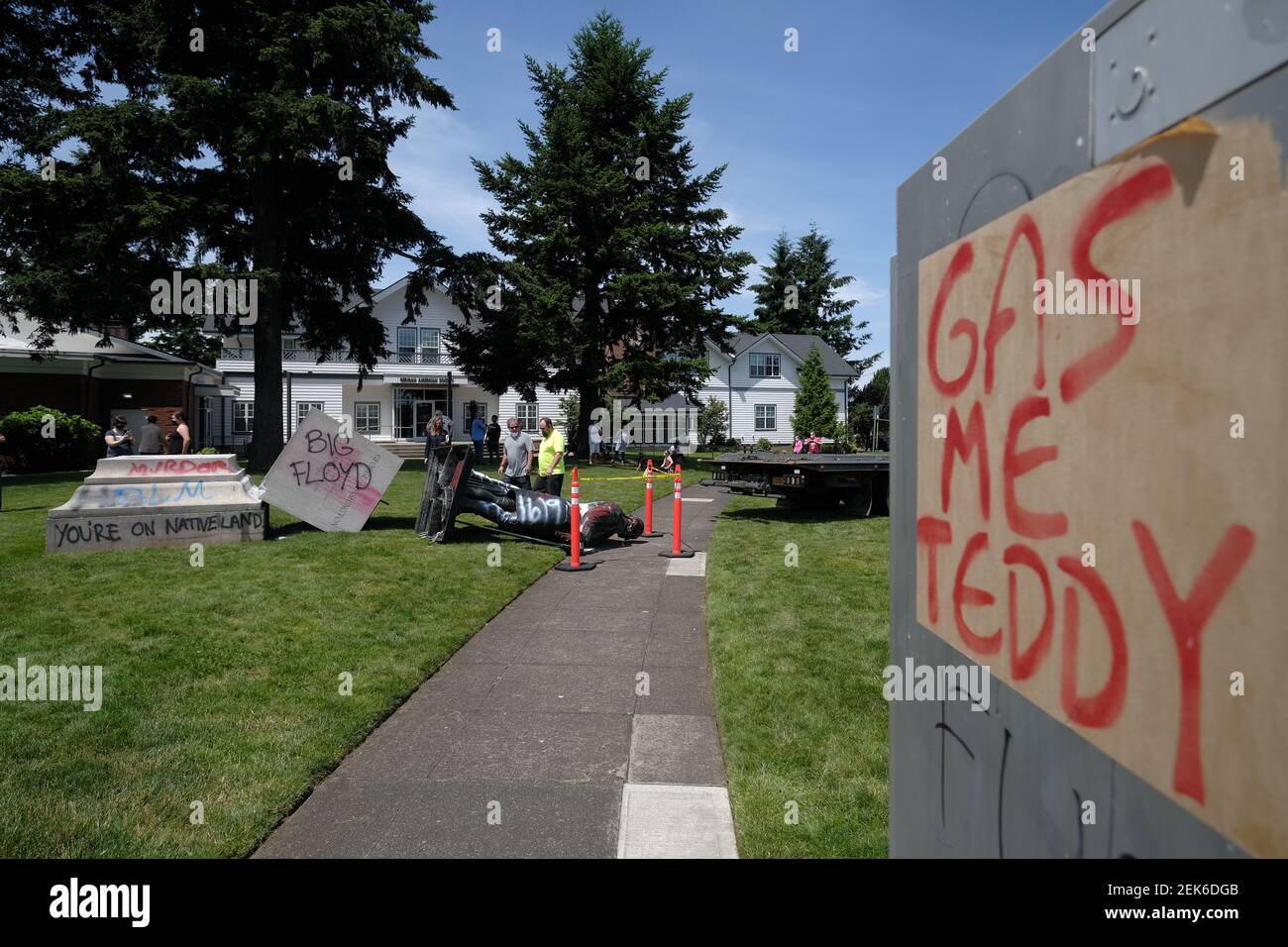 The George Washington statue at Northeast 57th and Sandy Boulevard is ...