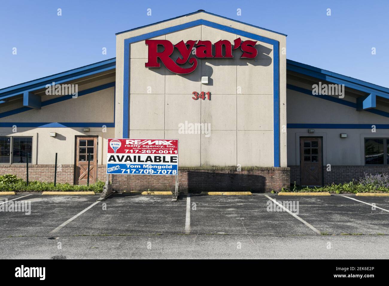 A logo sign outside of a closed and abandoned Ryan's Buffet restaurant ...