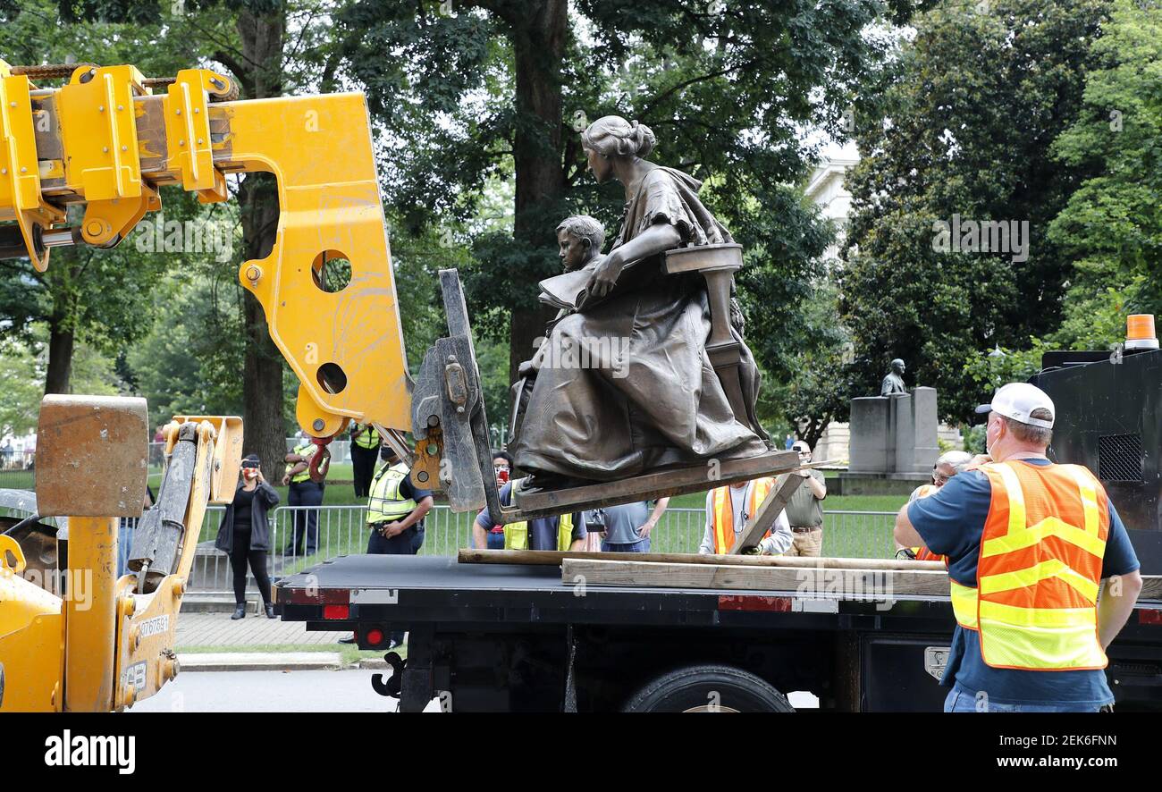 Crews remove the monument to the North Carolina Women of the ...