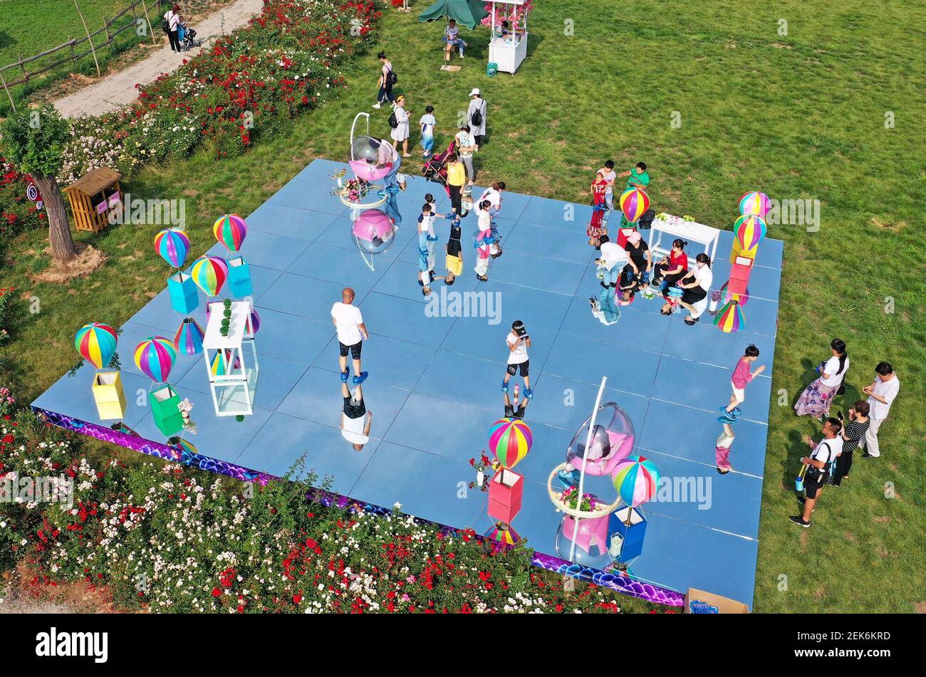 A 100 square meter "sky mirror" can be seen inside the Linxiang Four ...