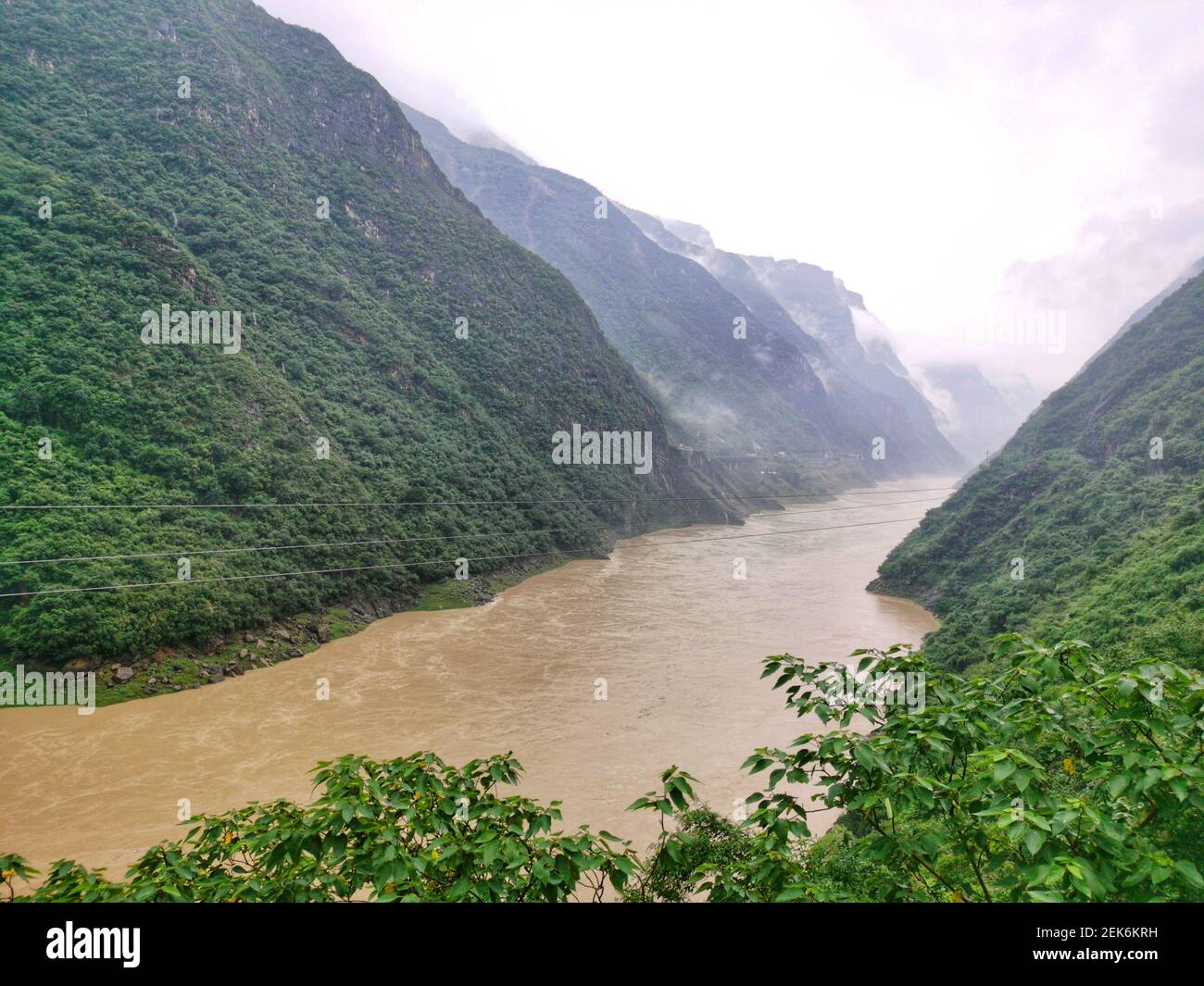 After days of heavy rainstorm, the Wu River was flooded, flood waters ...