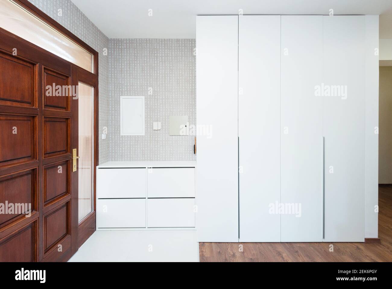 Hallway and front door in modern apartment Stock Photo - Alamy