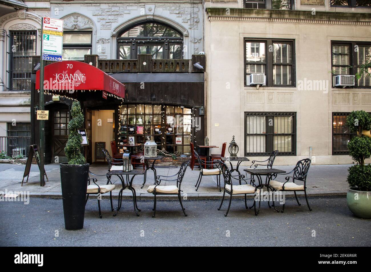 Outdoor restaurant seating on the first day of NYC's phase 2 reopening ...