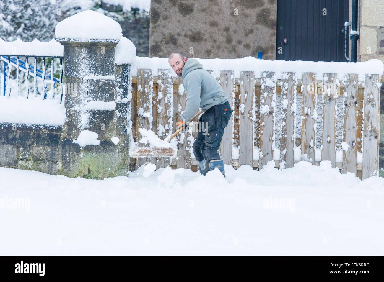 Scottish Borders town Biggar receives heavy snowfall with residents ...