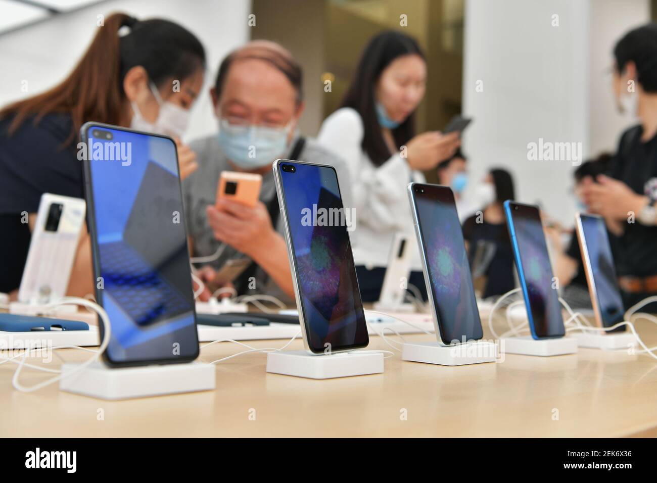 Customers experience Huawei products at the newly opened Huawei ...
