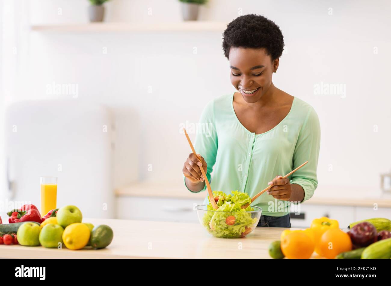 Woman cooking dinner hi-res stock photography and images - Alamy