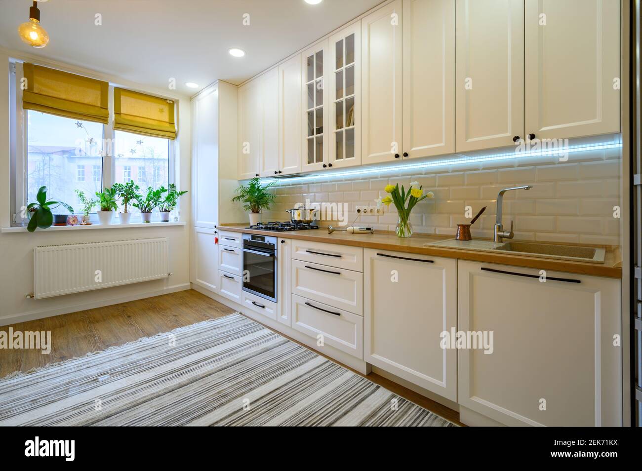 Cozy modern kitchen interior Stock Photo - Alamy