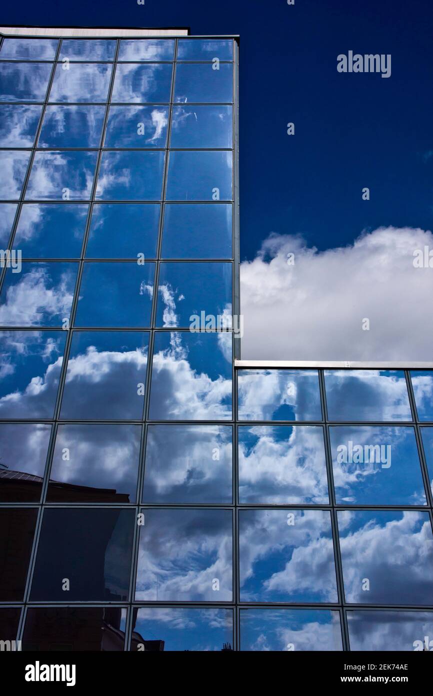 Geometric reflections hi-res stock photography and images - Alamy