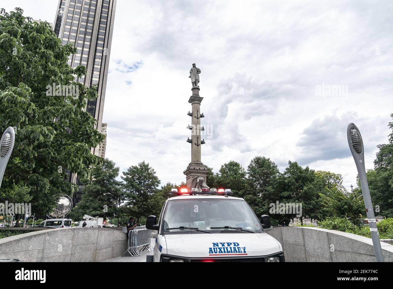 General view of statue of explorer Christopher Columbus on Union Square ...