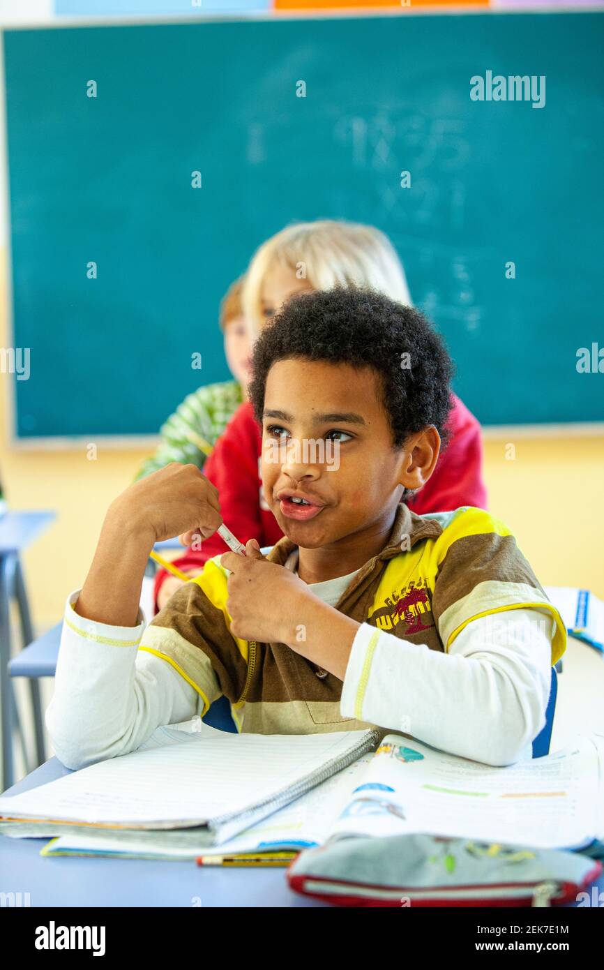 Children writing classroom hi-res stock photography and images - Alamy