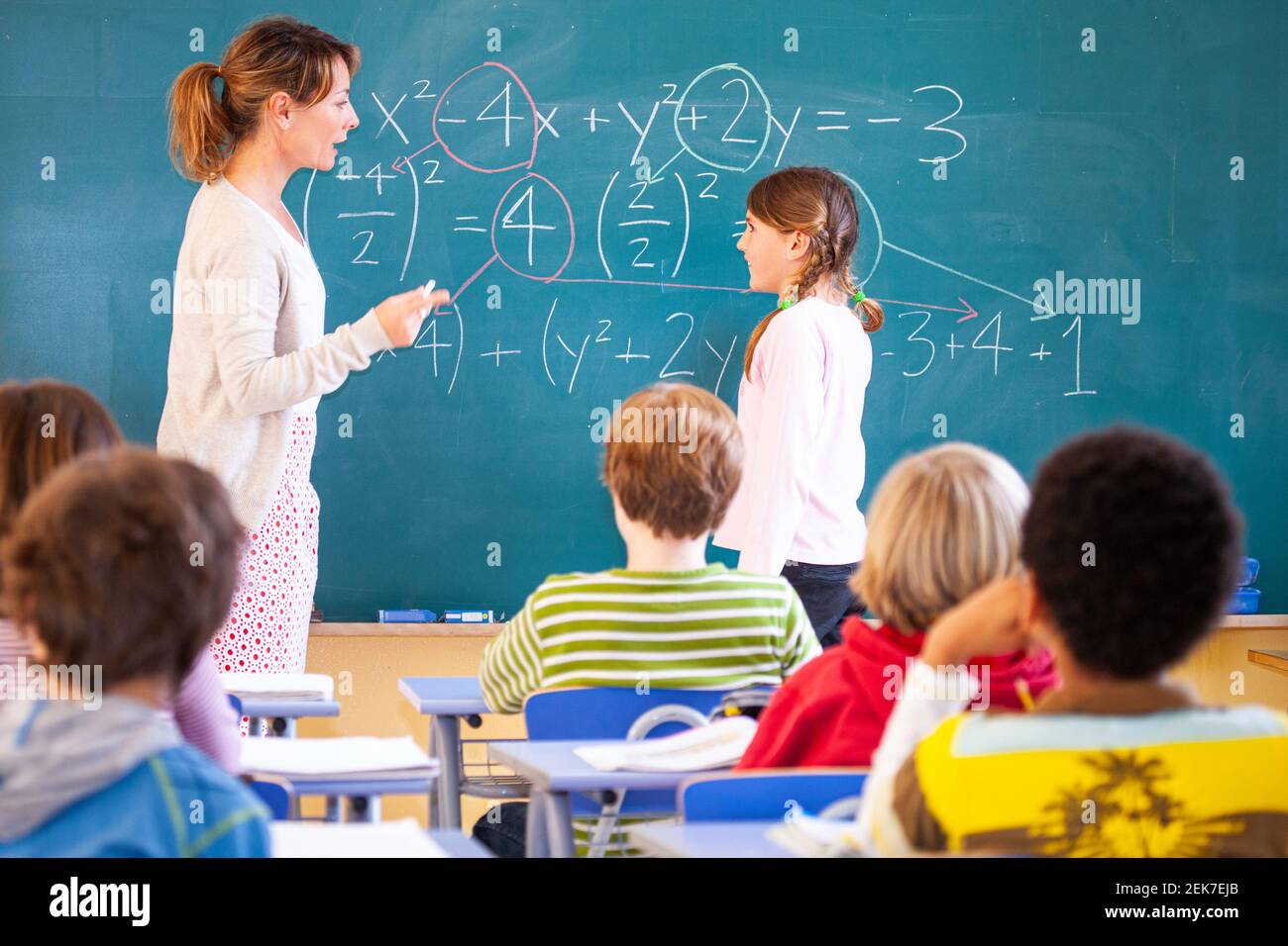 Children studying mathematics in an elementary school classroom Stock ...