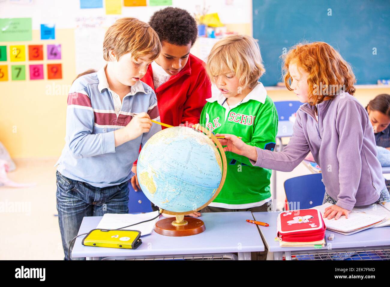 Geography lesson in an elementary school classroom Stock Photo - Alamy