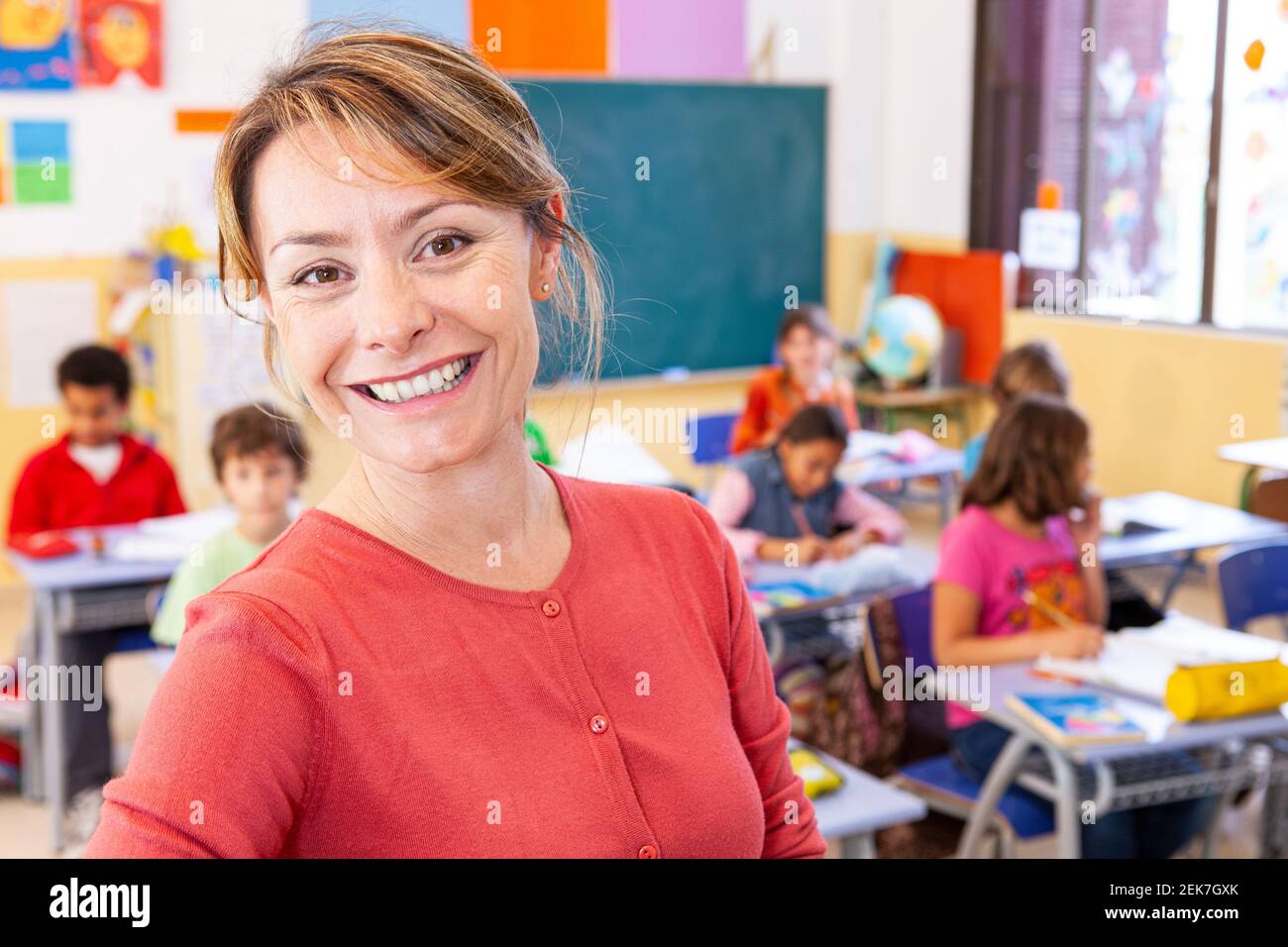 Primary school teacher in a classroom Stock Photo - Alamy