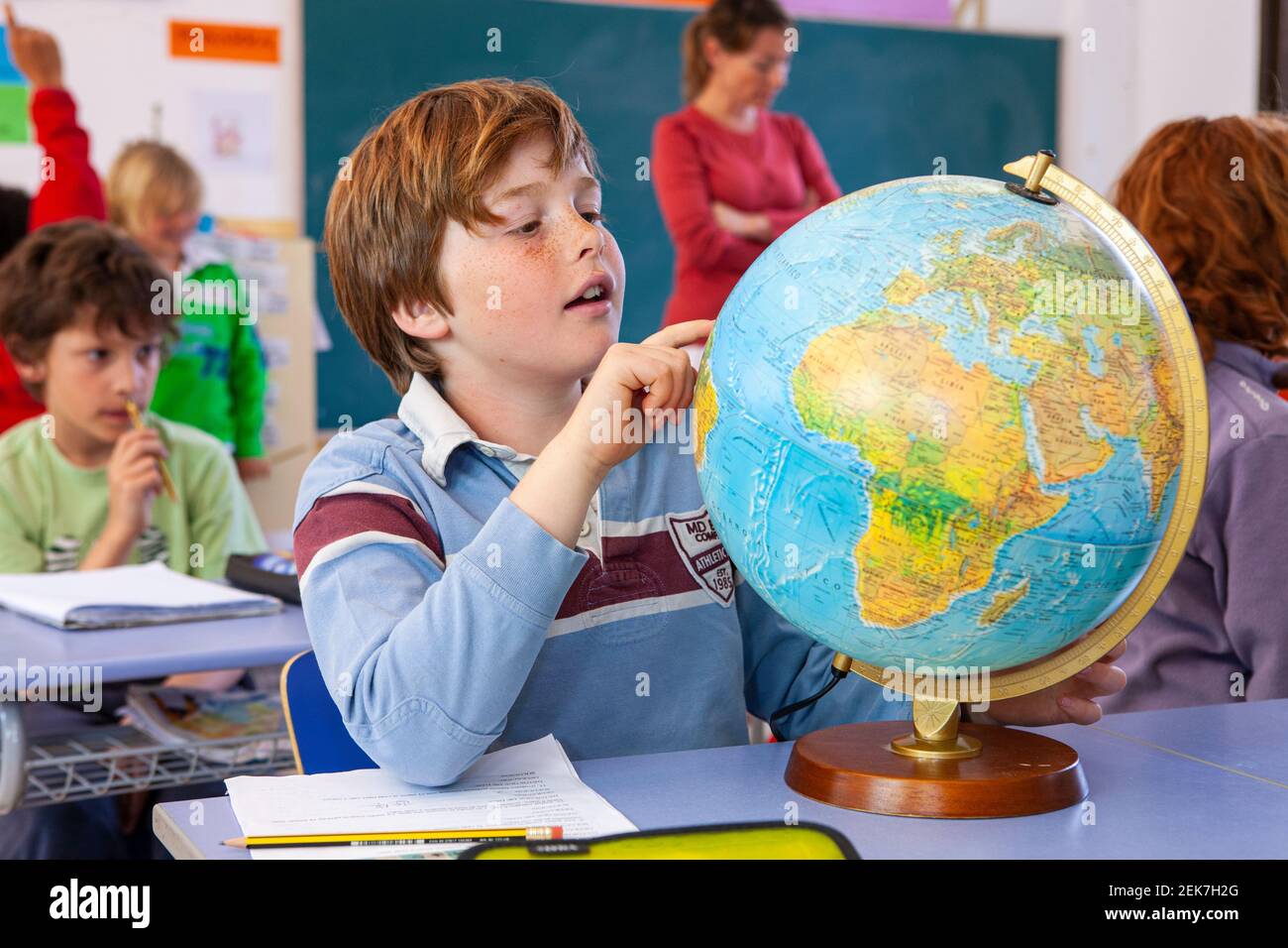 Geography lesson in an elementary school classroom Stock Photo - Alamy