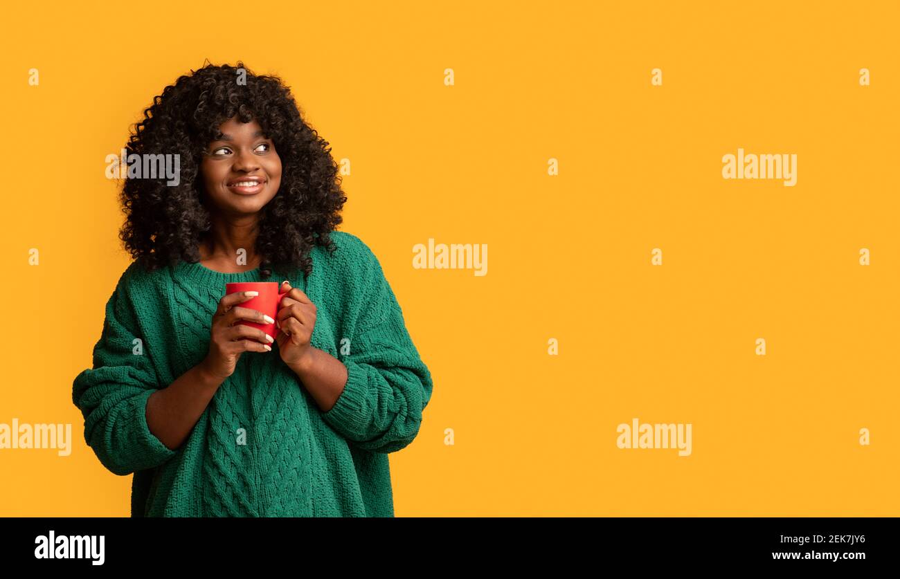 Beautiful black woman smiling mug hi-res stock photography and images ...