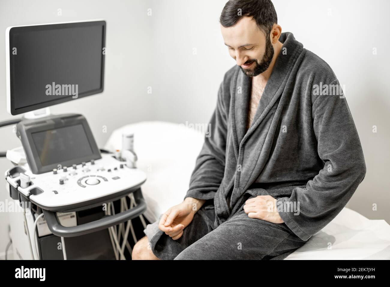 Ultrasound scan doctor hi-res stock photography and images - Alamy