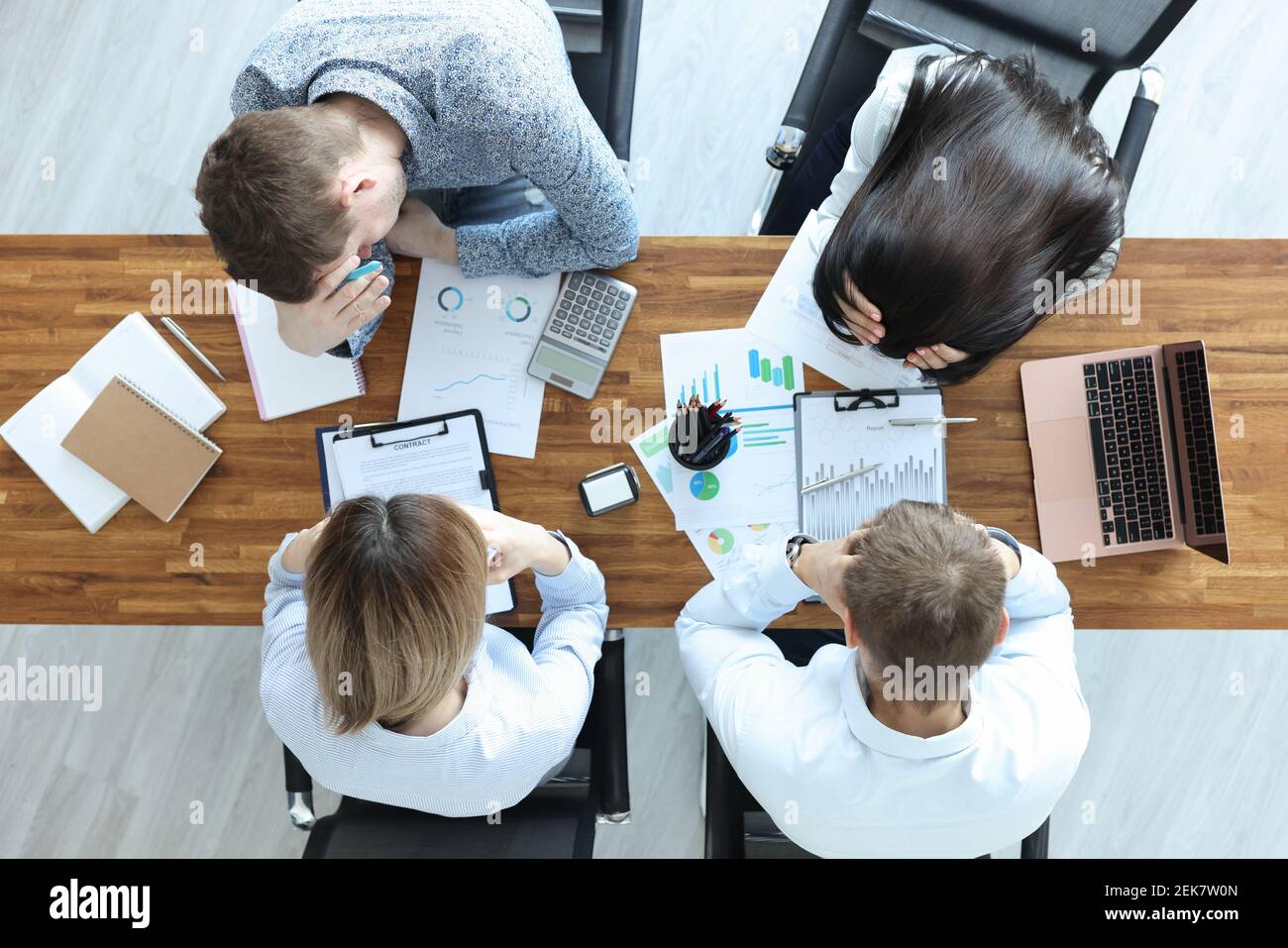Table head group hi-res stock photography and images - Alamy