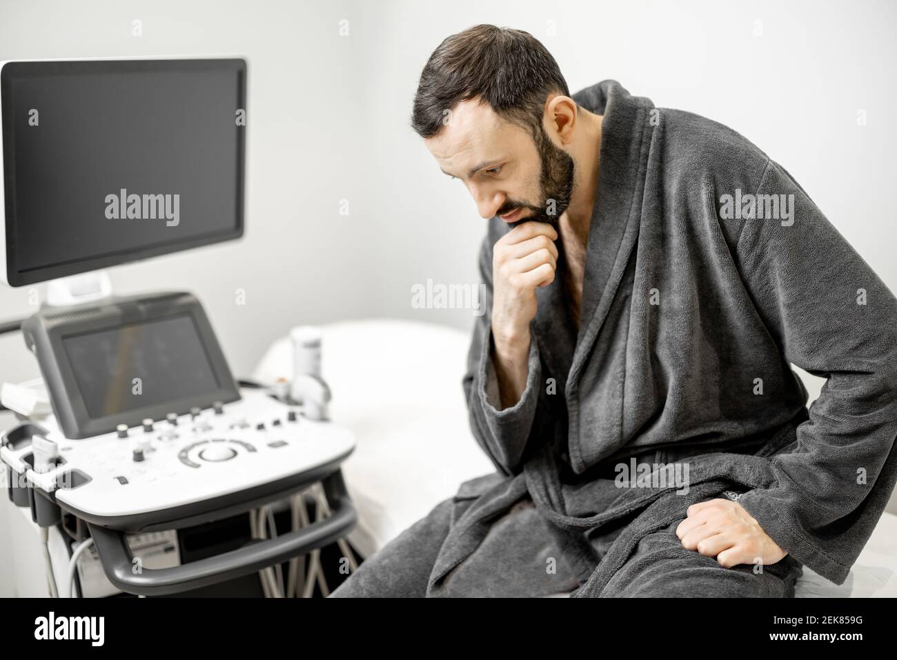 Ultrasound scan doctor hi-res stock photography and images - Alamy