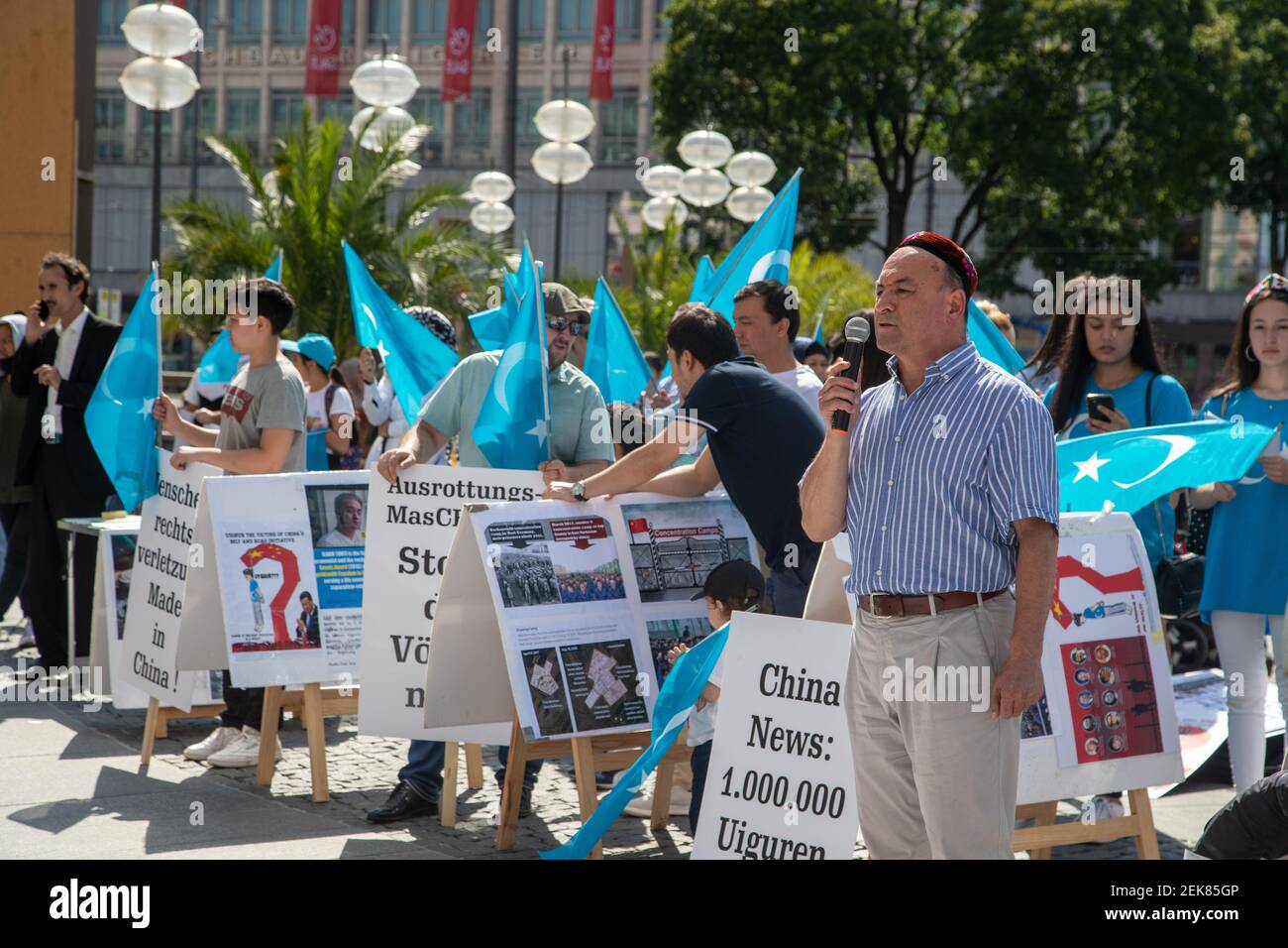Protest der uiguren hi-res stock photography and images - Alamy