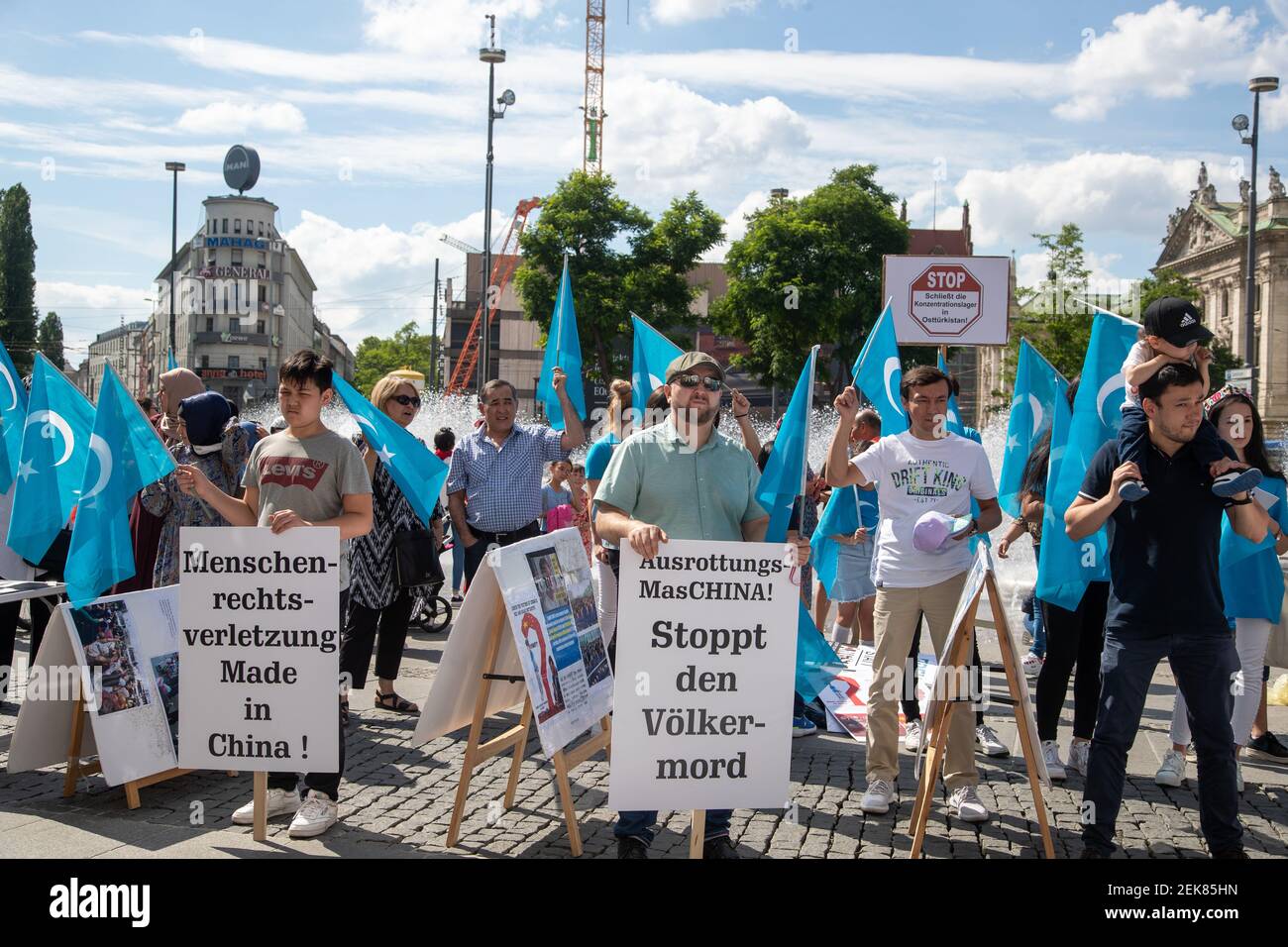 Protest der uiguren hi-res stock photography and images - Alamy
