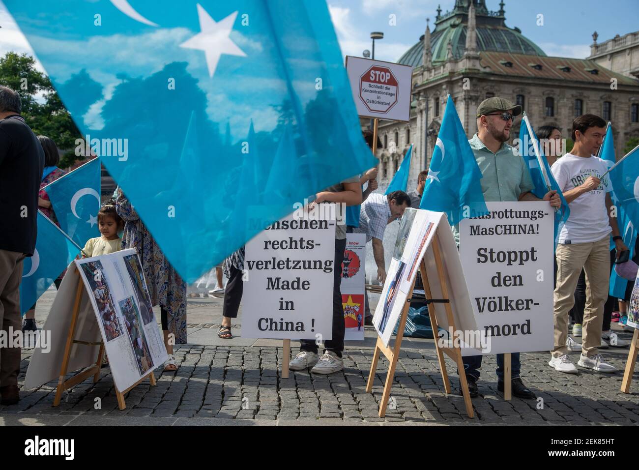 Protest der uiguren hi-res stock photography and images - Alamy
