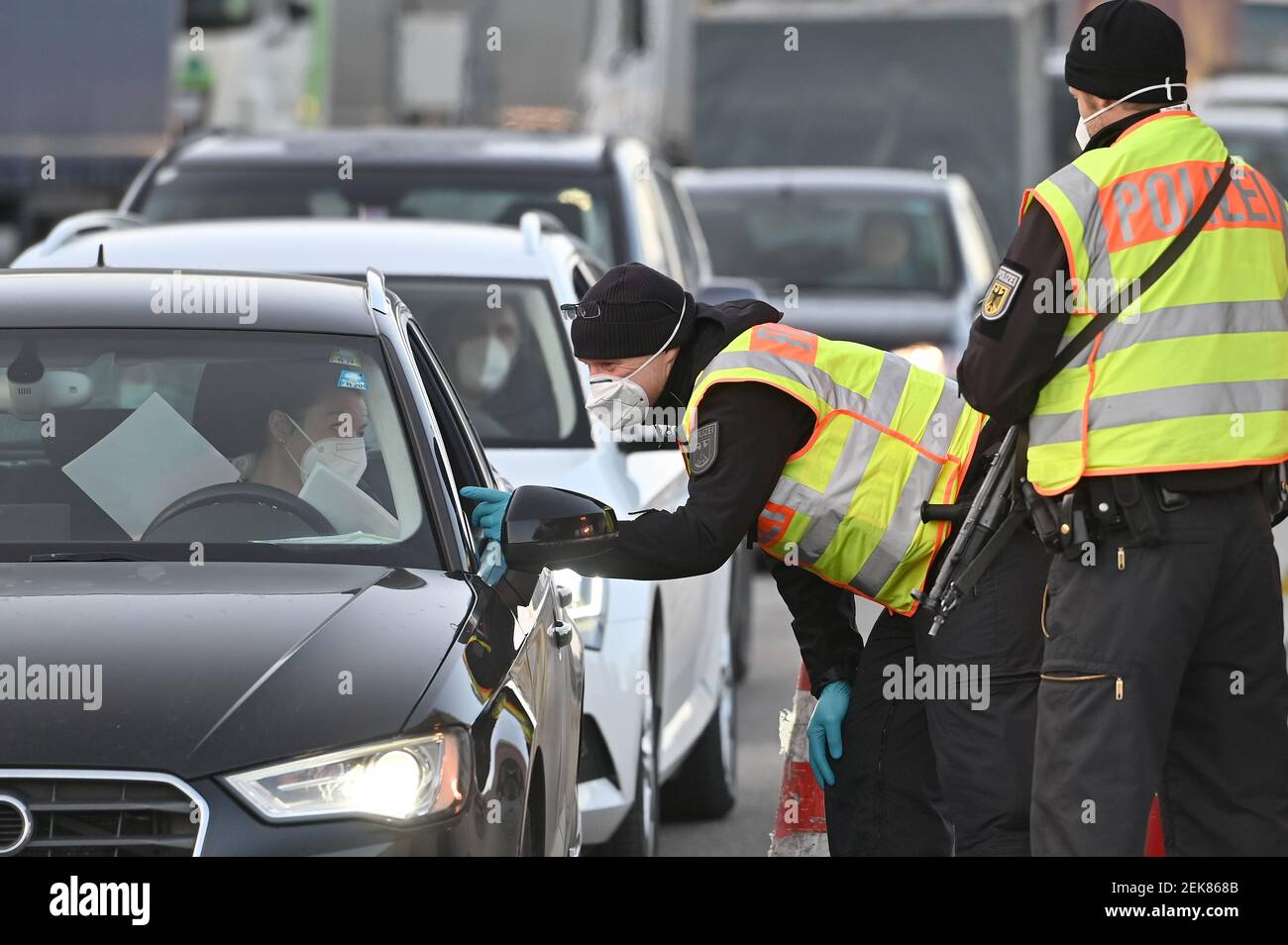 Border controls at the Austrian-German border, border crossing ...